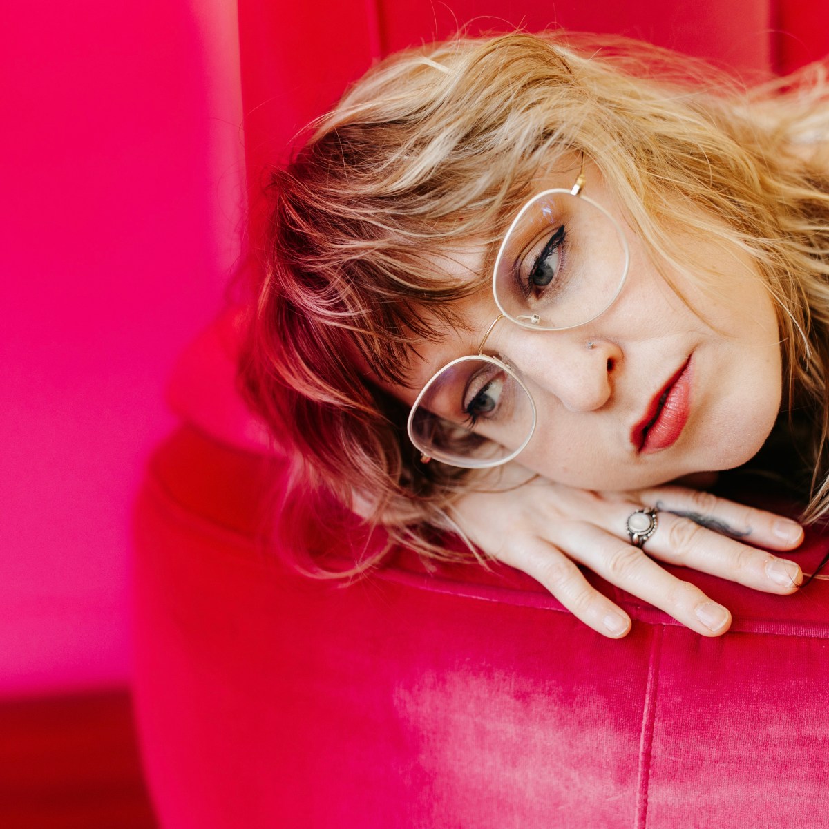 5 Questions with Jillian Rae about her new song Barely Breathing ...